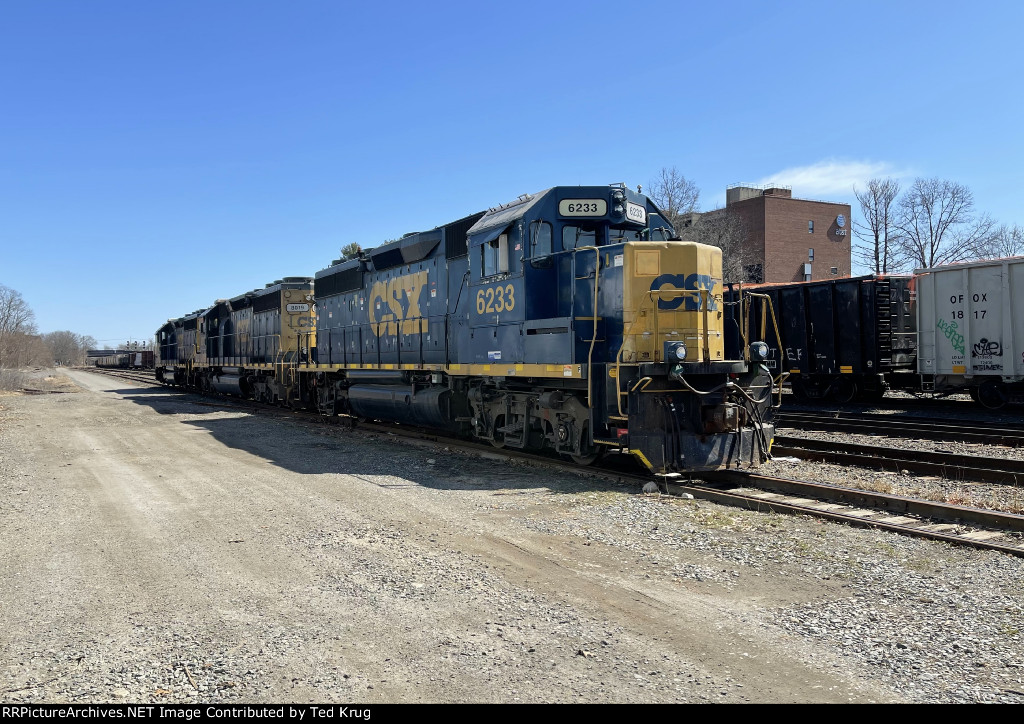 CSX 6233, 8019 & 6249